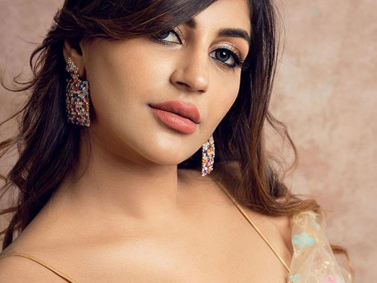 Staggering Poses of Yashikaaannand