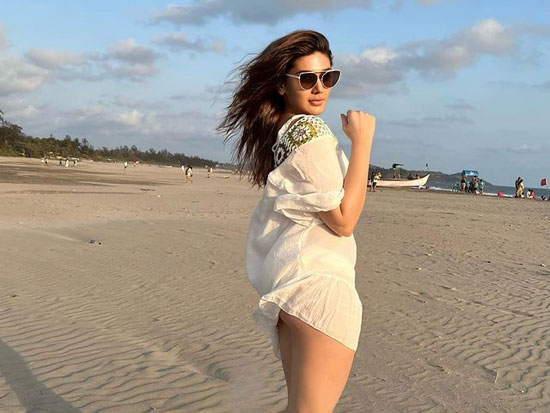 Stellar Looks Of Shefali Jariwala In Beach